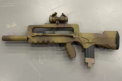 Répliques Airsoft AEG type FAMAS