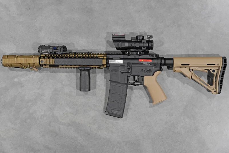 Répliques d'airsoft type M4 / M15/ M16